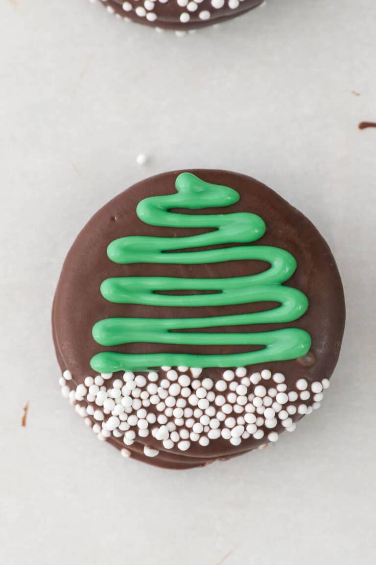 Christmas Oreos | Beyond Frosting