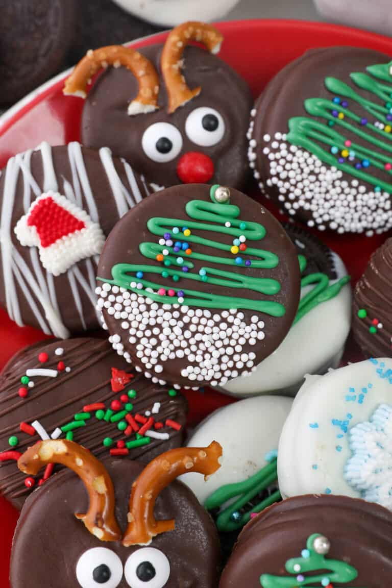 Christmas Oreos | Beyond Frosting