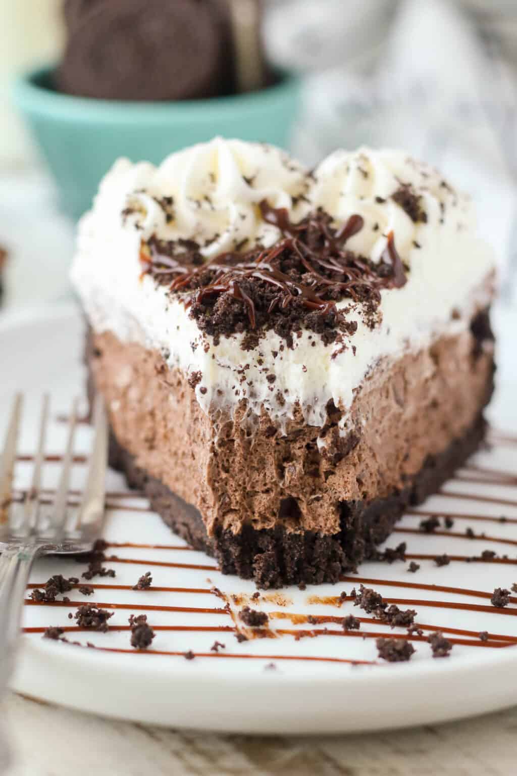 No-Bake Chocolate Marshmallow Pie - Beyond Frosting